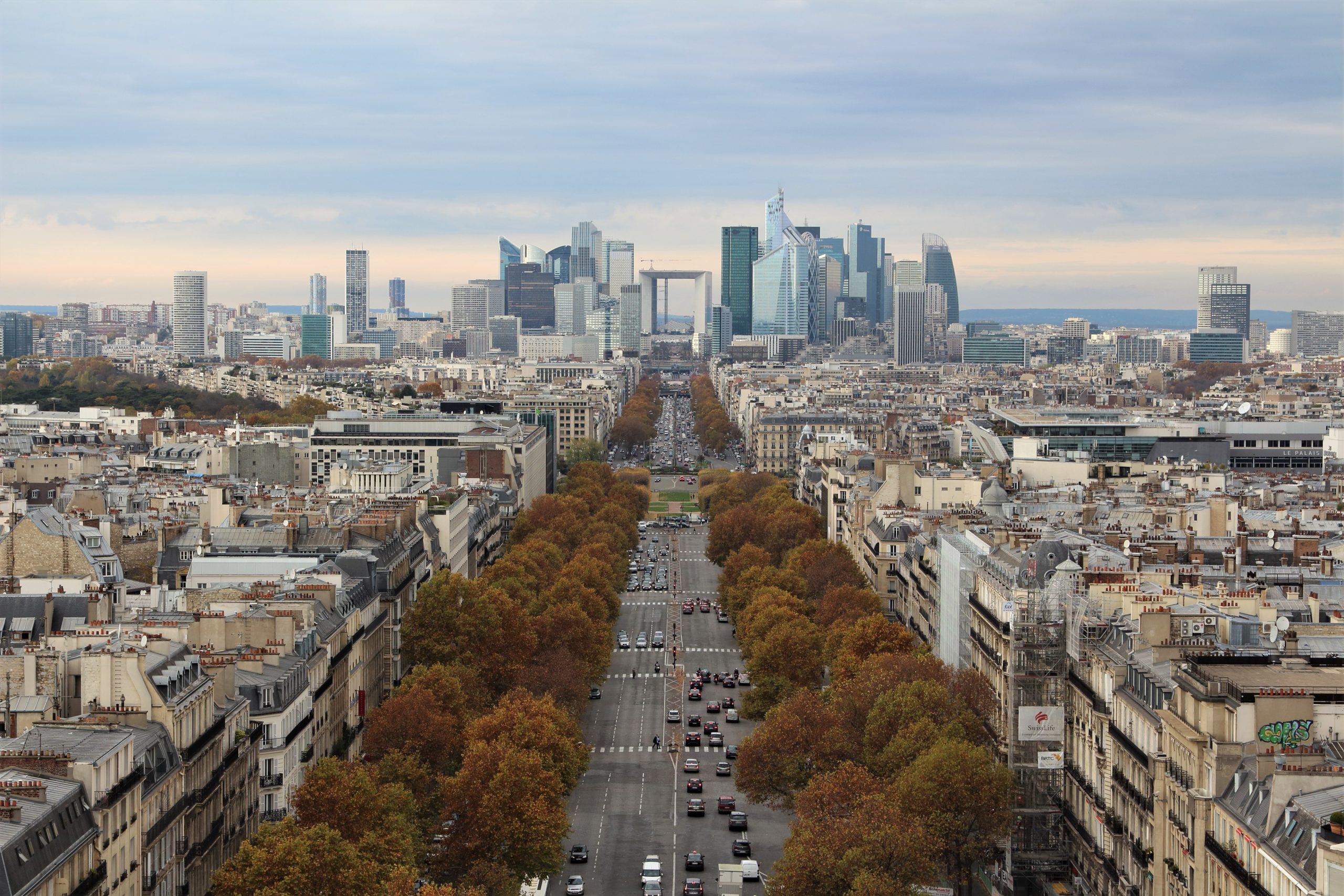 Business in Paris : what you need to know - Fly Aeolus